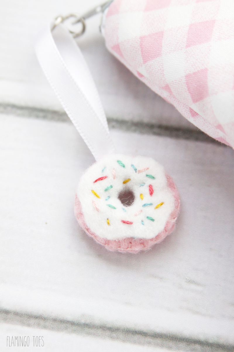 Cute and Easy Donut Zipper Pouch